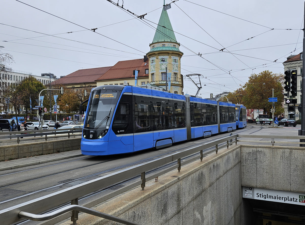 Photo R022: Tram in Munchen (D), Stiglmaierplatz, 2024| Postcards Market